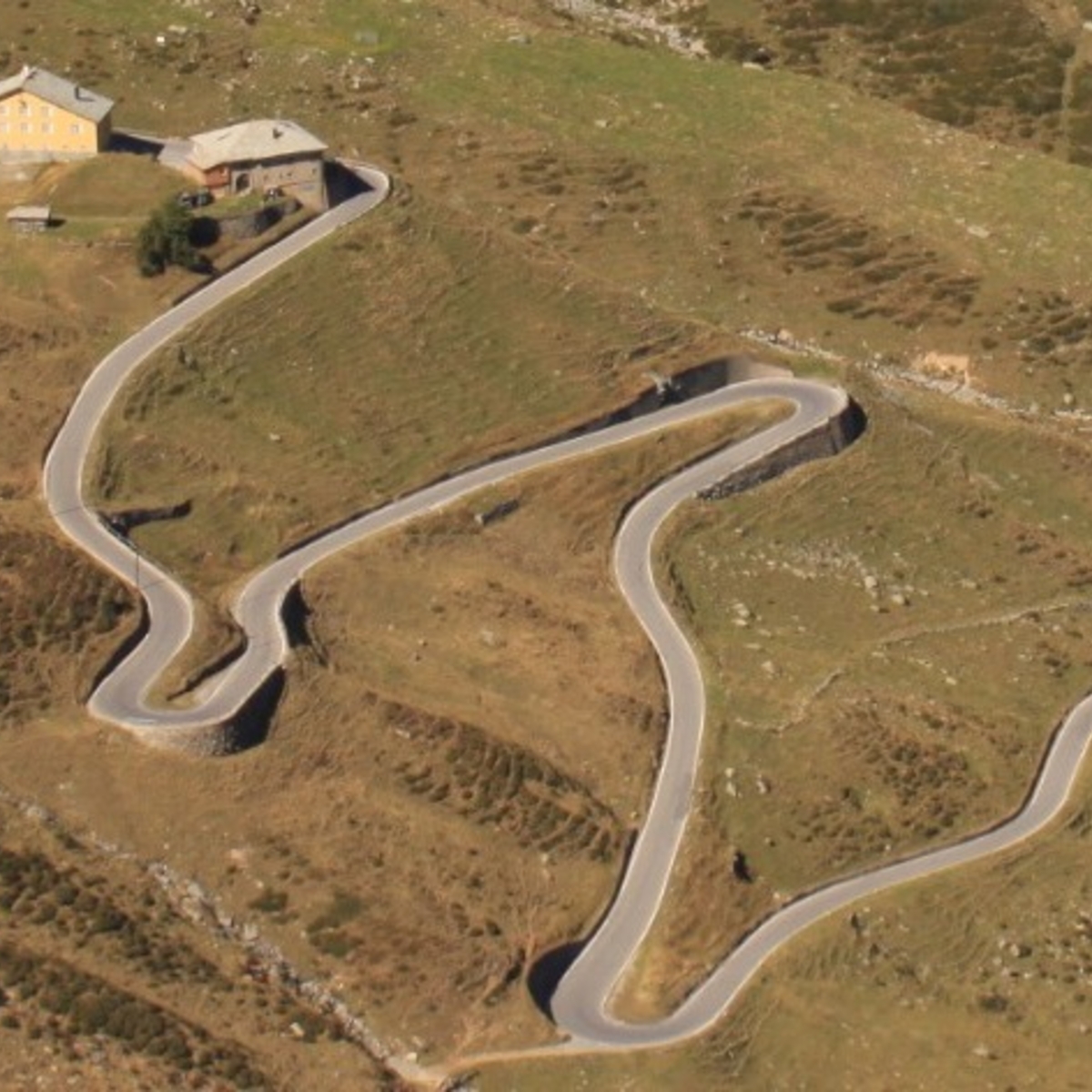 Les cols alpins suisses qui tutoient les sommets