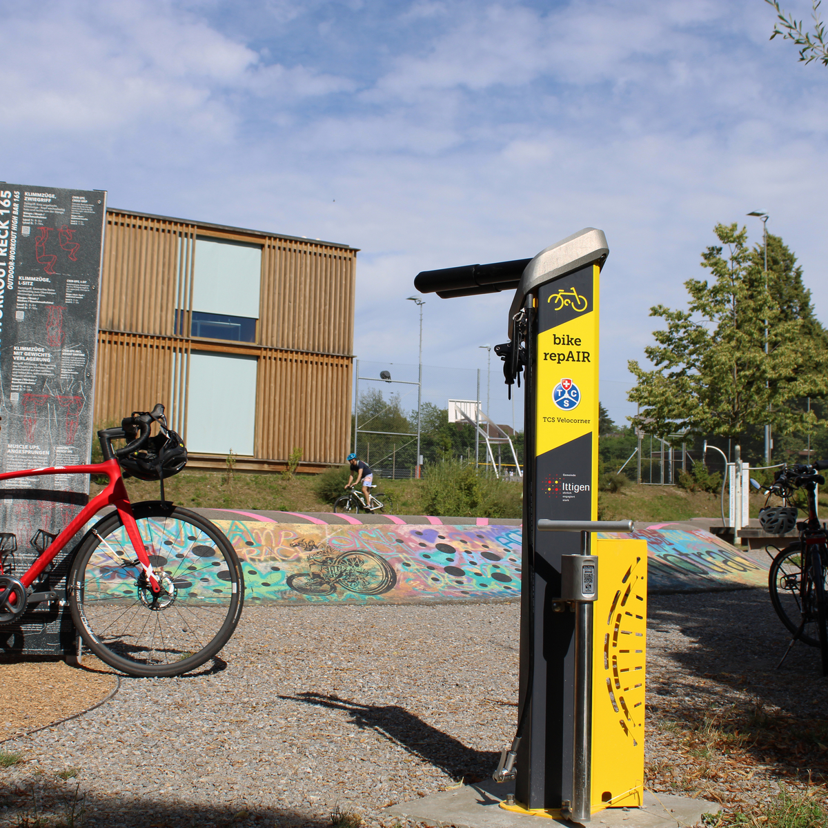 TCS Bike repAIR: Reparaturstationen für Velos schweizweit